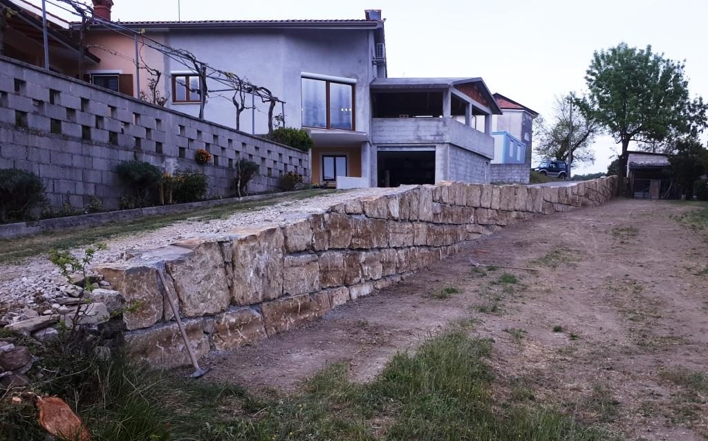 Dokončan je podporni zid v Sočergi – KS Gracisce